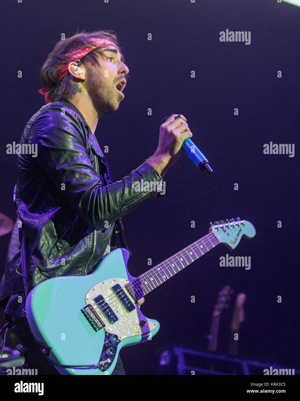 Tampa, Florida, USA. 16th Dec, 2017. ALEX GASKARTH of All Time Low ...