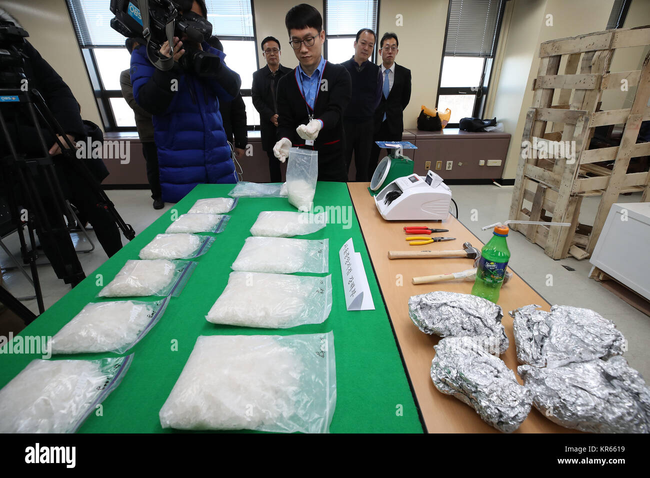19th Dec, 2017. Seized drugs involving Japanese, Taiwanese gangsters An ...