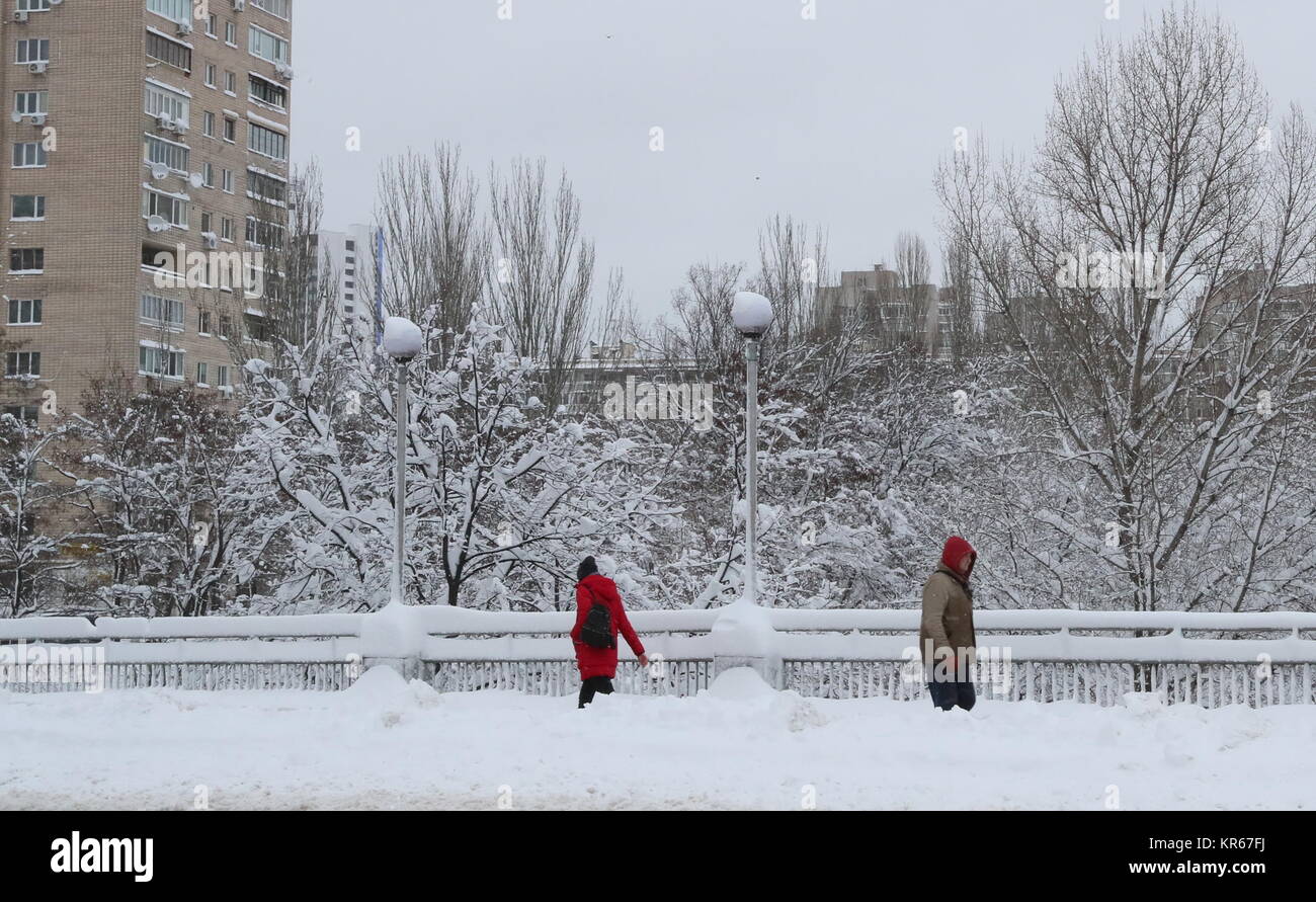Kiev, Ukraine. 19th Dec, 2017. People walk on the snow in Kiev, Ukraine ...