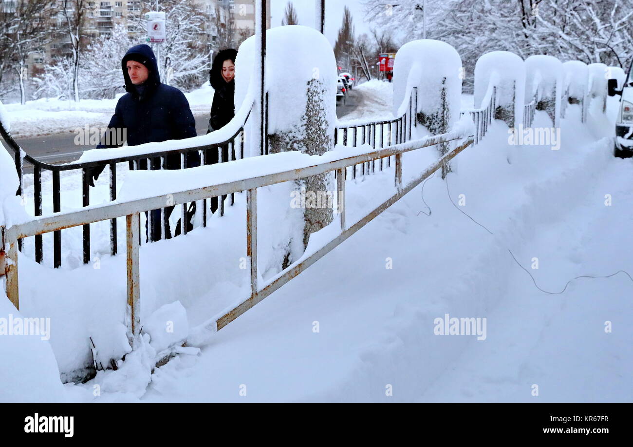 Kiev, Ukraine. 19th Dec, 2017. People walk on the snow in Kiev, Ukraine ...