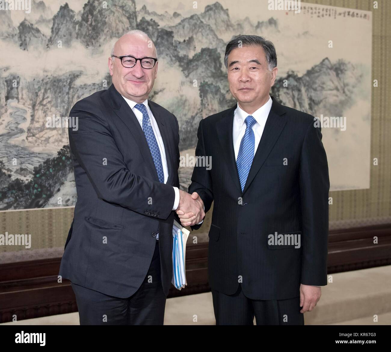 Beijing, China. 19th Dec, 2017. Chinese Vice Premier Wang Yang (R ...