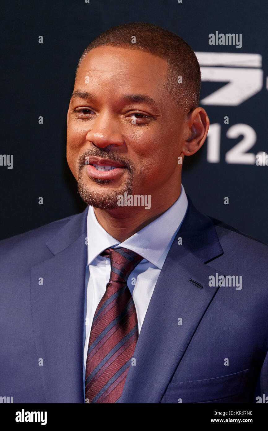 Will Smith poses for the cameras during the Japan premiere for his ...