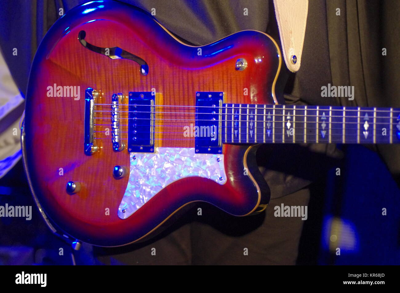 Guitar stage electric Stock Photo - Alamy
