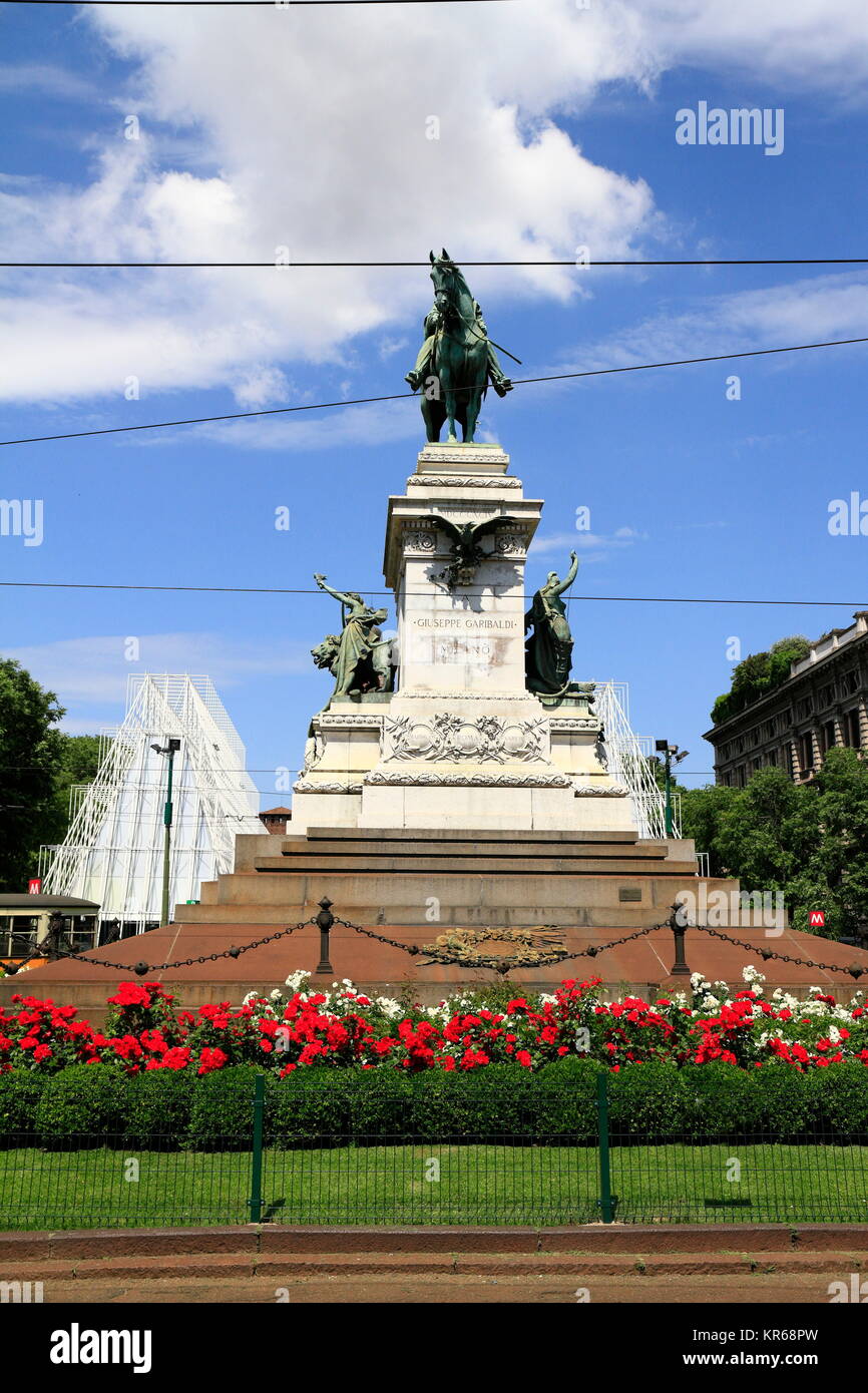 bronze monument to giuseppe garibaldi Stock Photo - Alamy