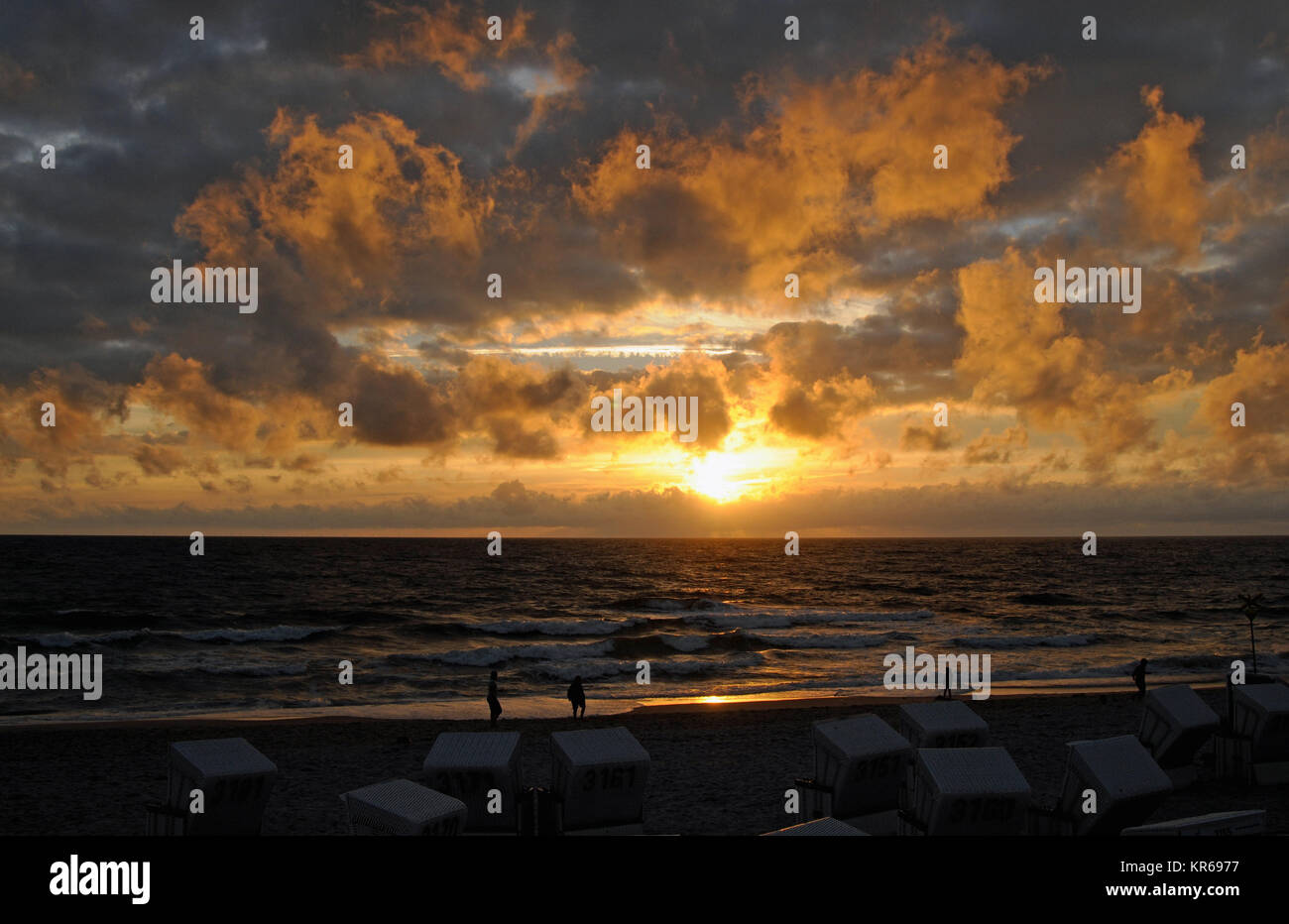 Sunset horizon ocean refraction hi-res stock photography and images - Alamy