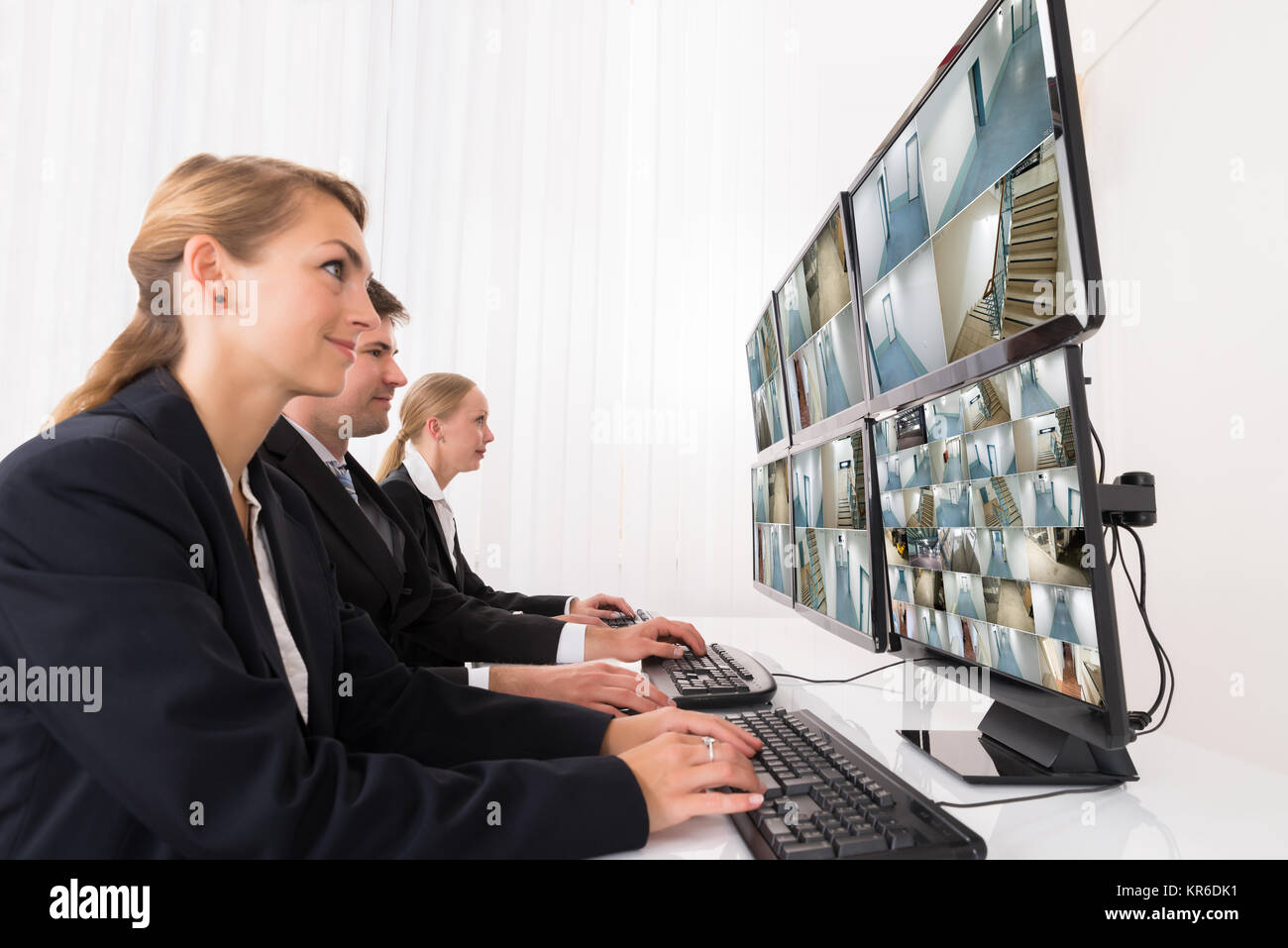 System operators hi-res stock photography and images - Alamy