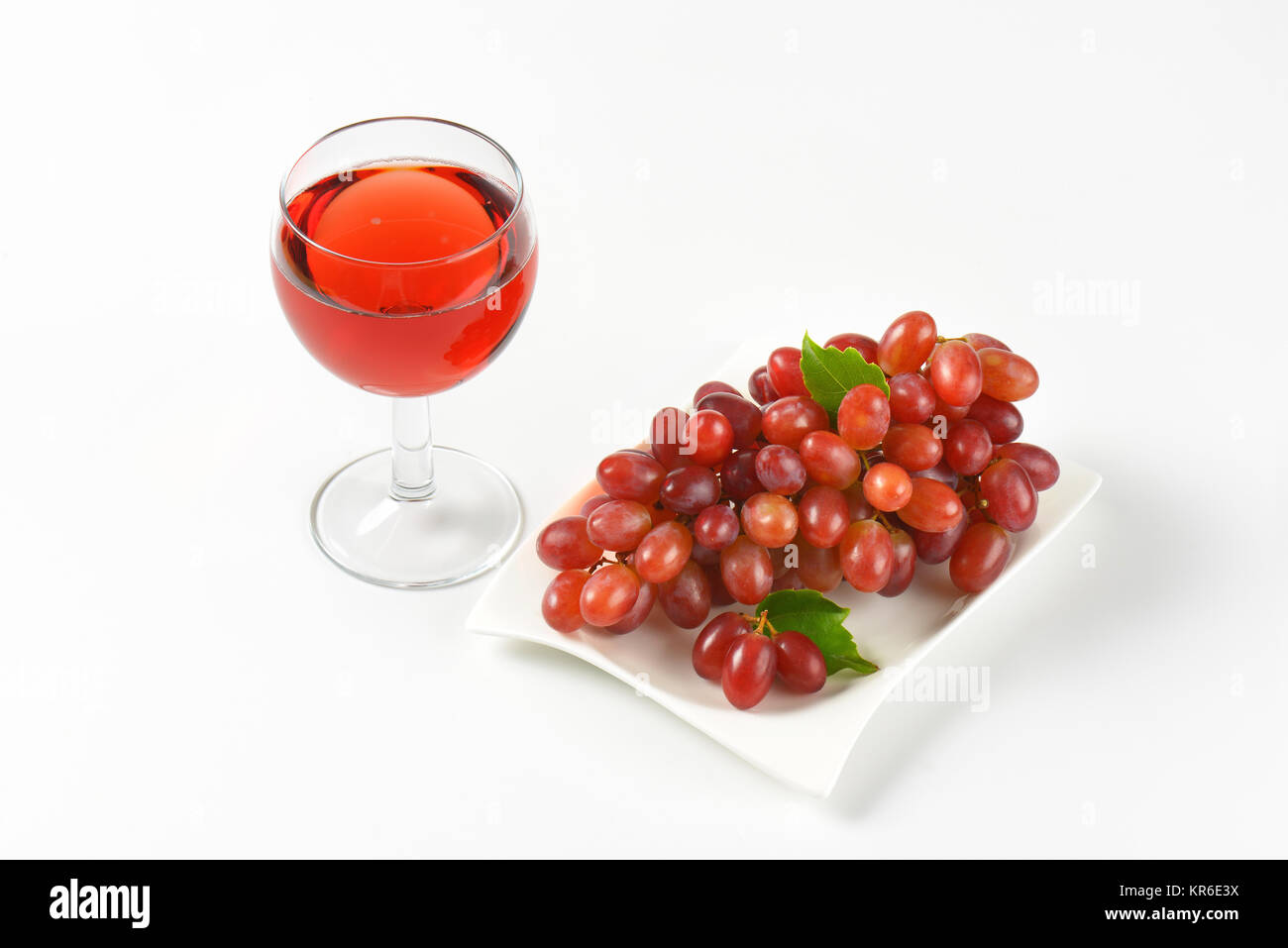 fresh grapes and red wine Stock Photo - Alamy