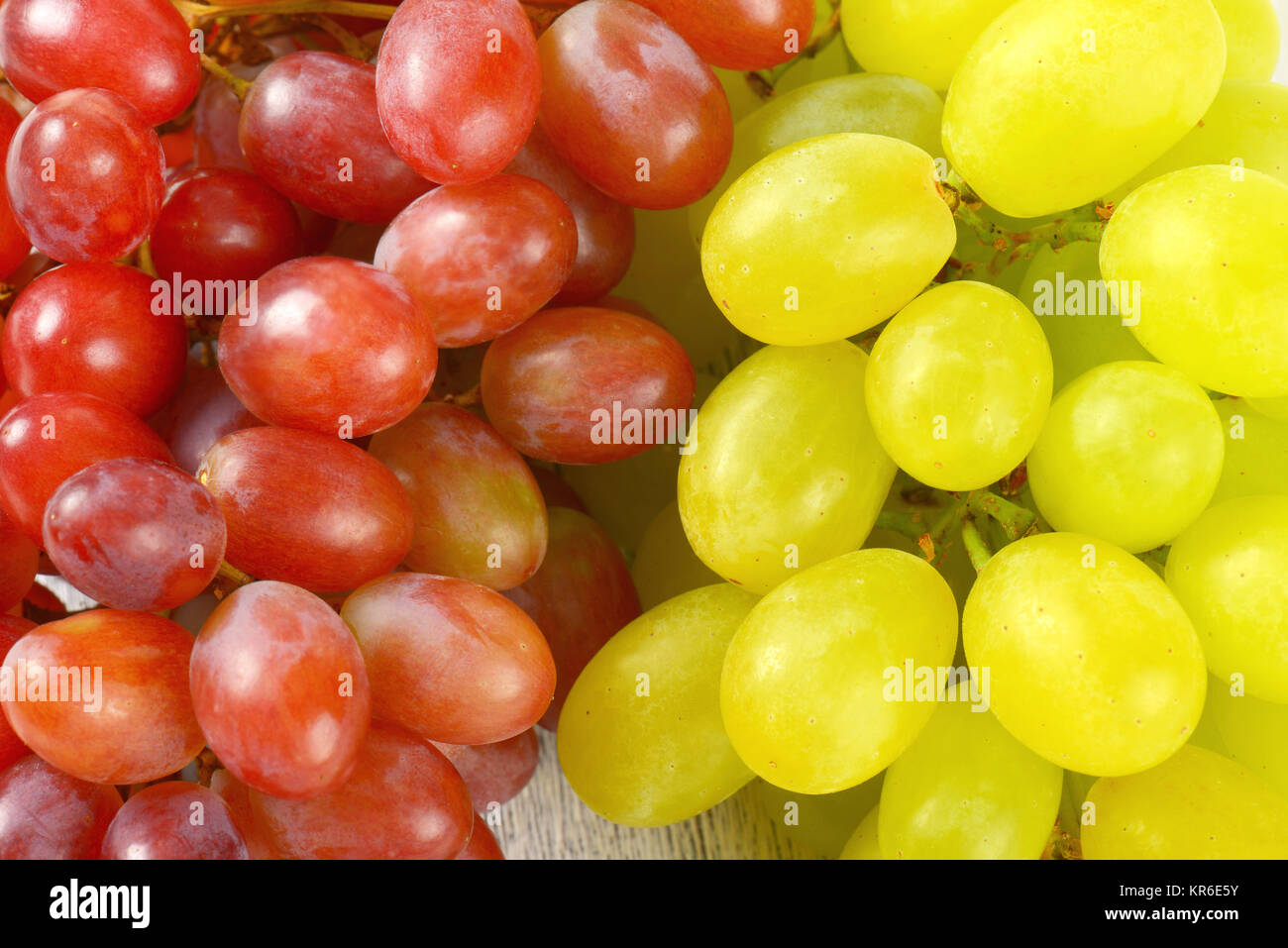 red and white grapes Stock Photo - Alamy