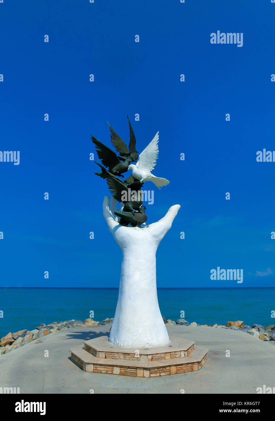 Turkey kusadasi hand peace sculpture hi-res stock photography and ...