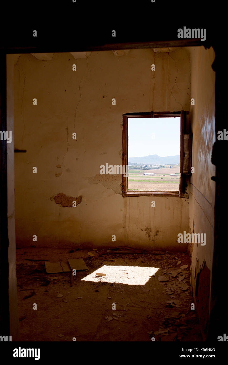 The remains of a ruined farmhouse in the countryside Stock Photo - Alamy