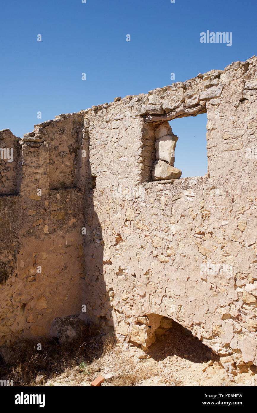 The remains of a ruined farmhouse in the countryside Stock Photo - Alamy