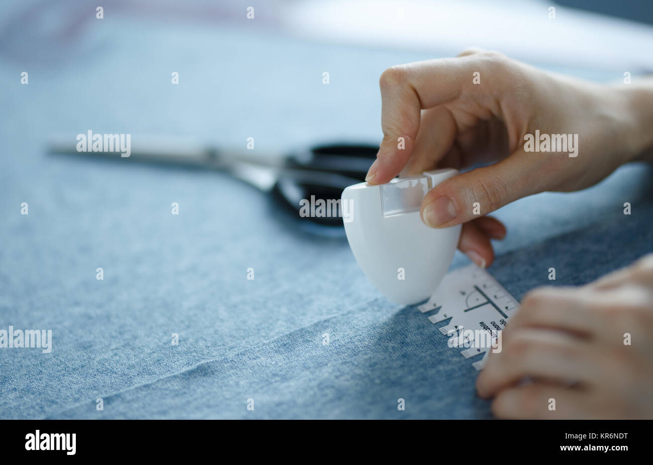 Tailor marking the thread hi-res stock photography and images - Alamy