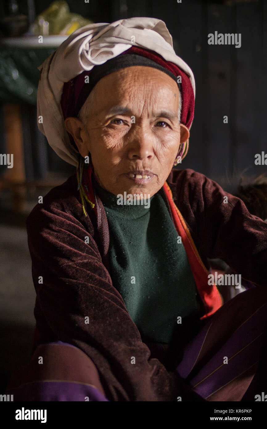 Palaung people hi-res stock photography and images - Alamy
