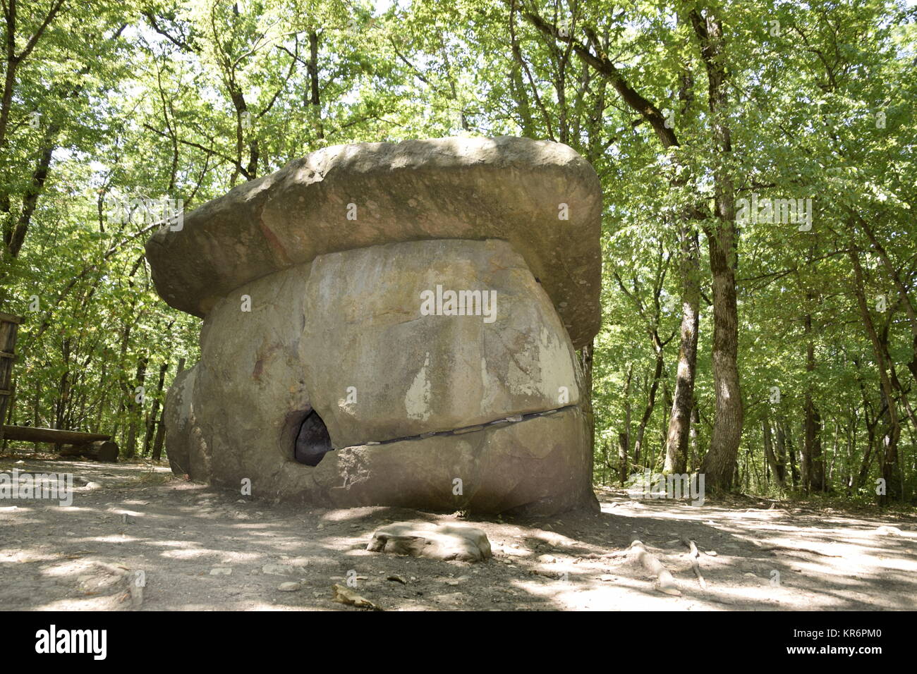 Big Shapsug dolmen Stock Photo - Alamy