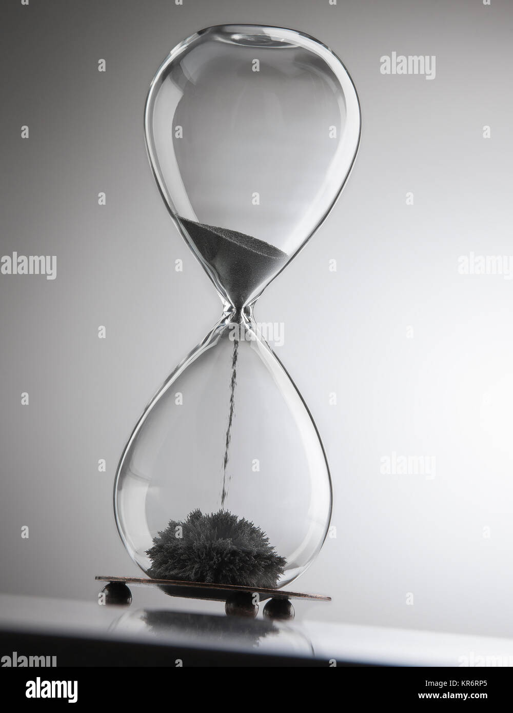 Magnetic hourglass hi-res stock photography and images - Alamy