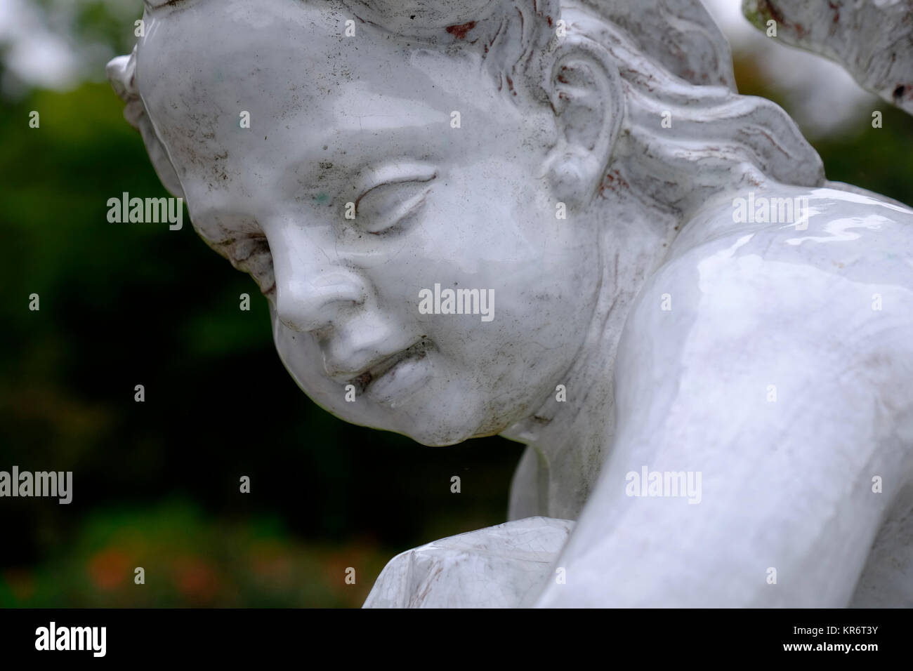 Statue little boy hi-res stock photography and images - Alamy