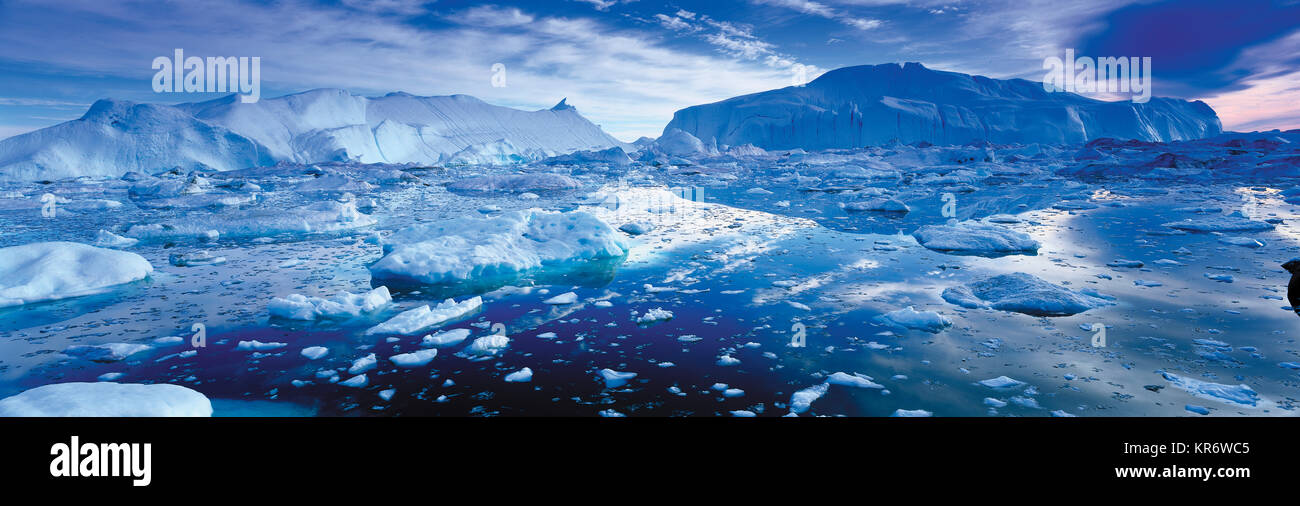 Landscape with icebergs and ice sheets on the ocean Stock Photo - Alamy
