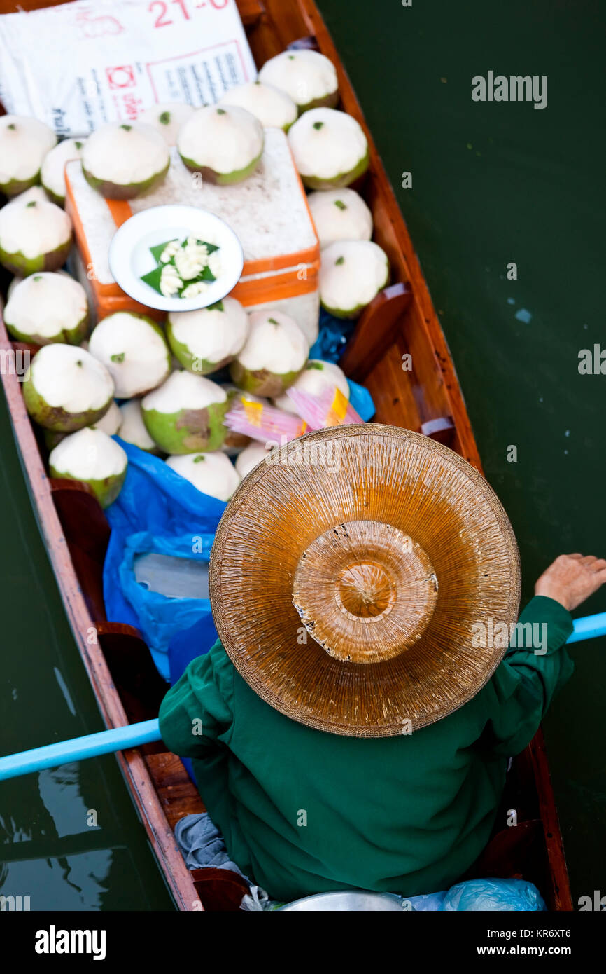 Transporting coconuts hi-res stock photography and images - Alamy