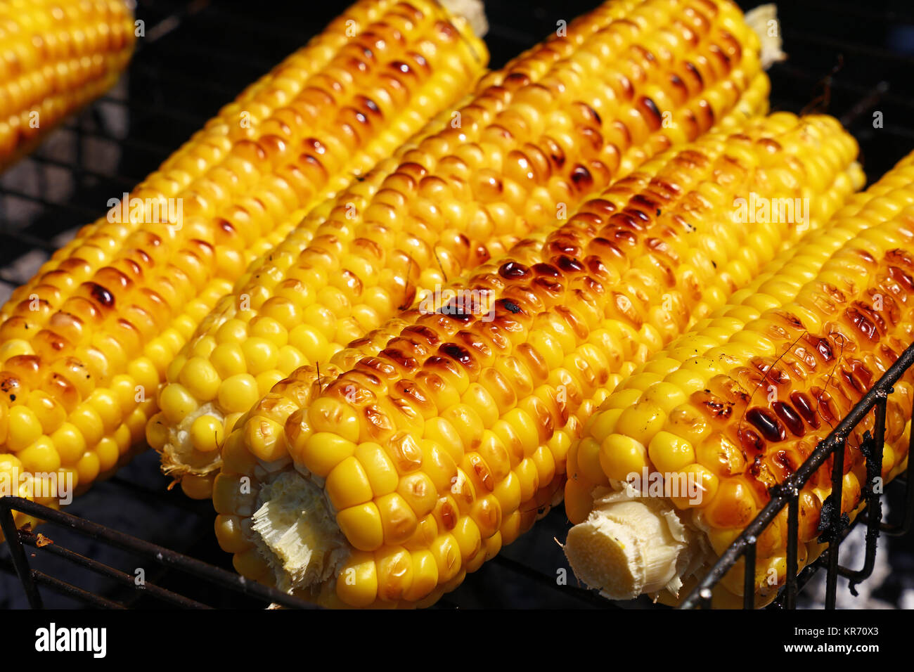 Cooked corn cobs on barbecue grill Stock Photo - Alamy