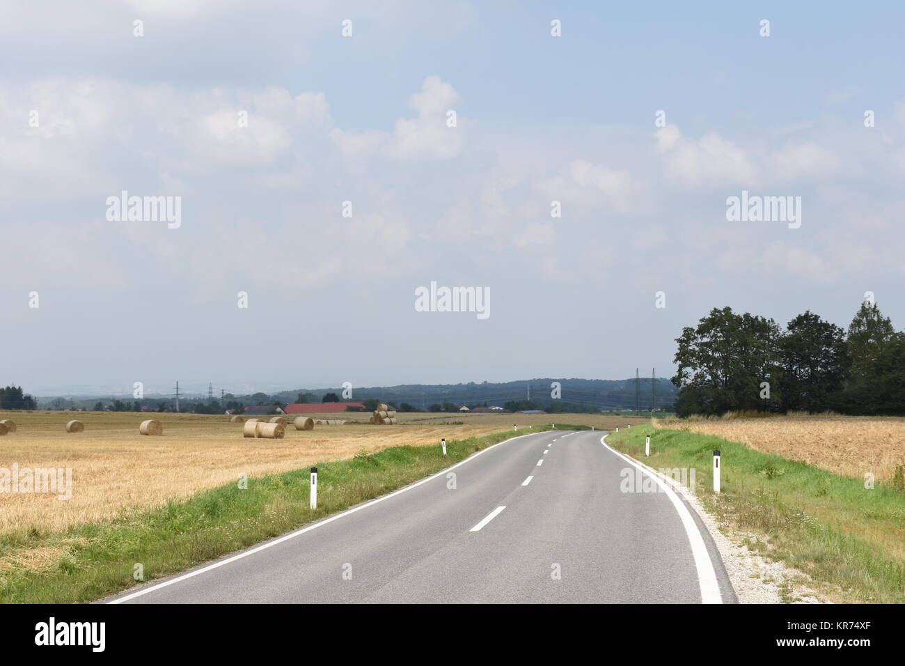 Through the center hi-res stock photography and images - Alamy