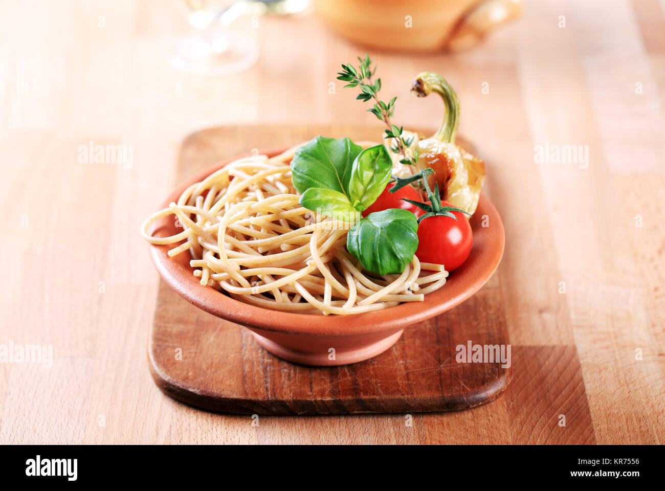 Whole wheat spaghetti Stock Photo - Alamy