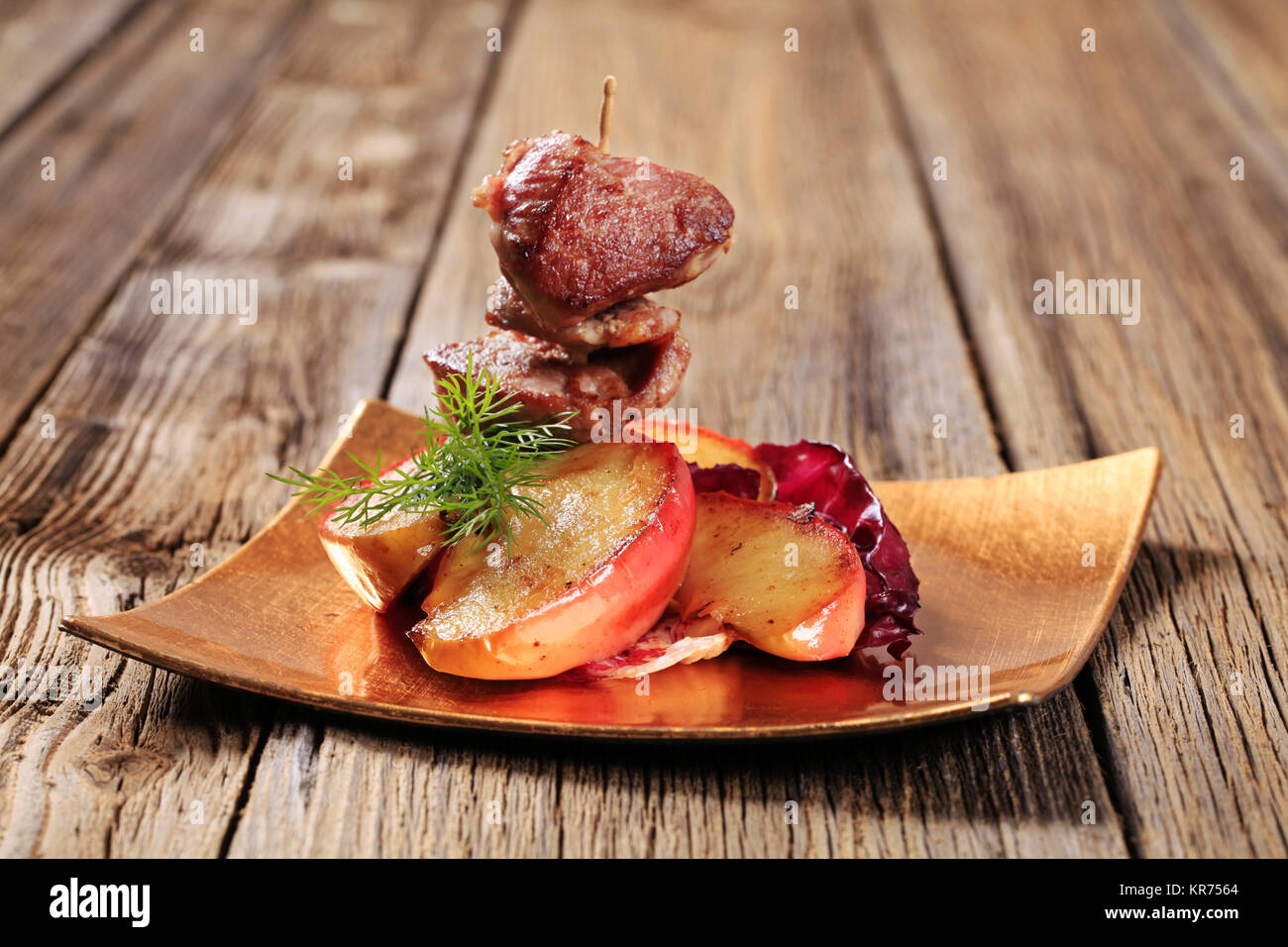 Roasted meat and apple Stock Photo - Alamy