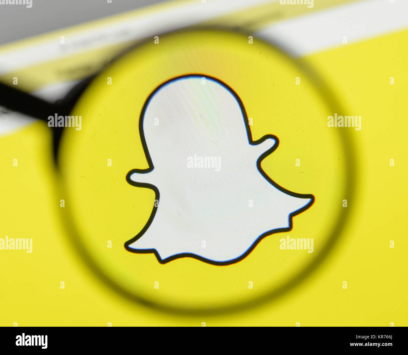Snapchat logo symbol hi-res stock photography and images - Alamy
