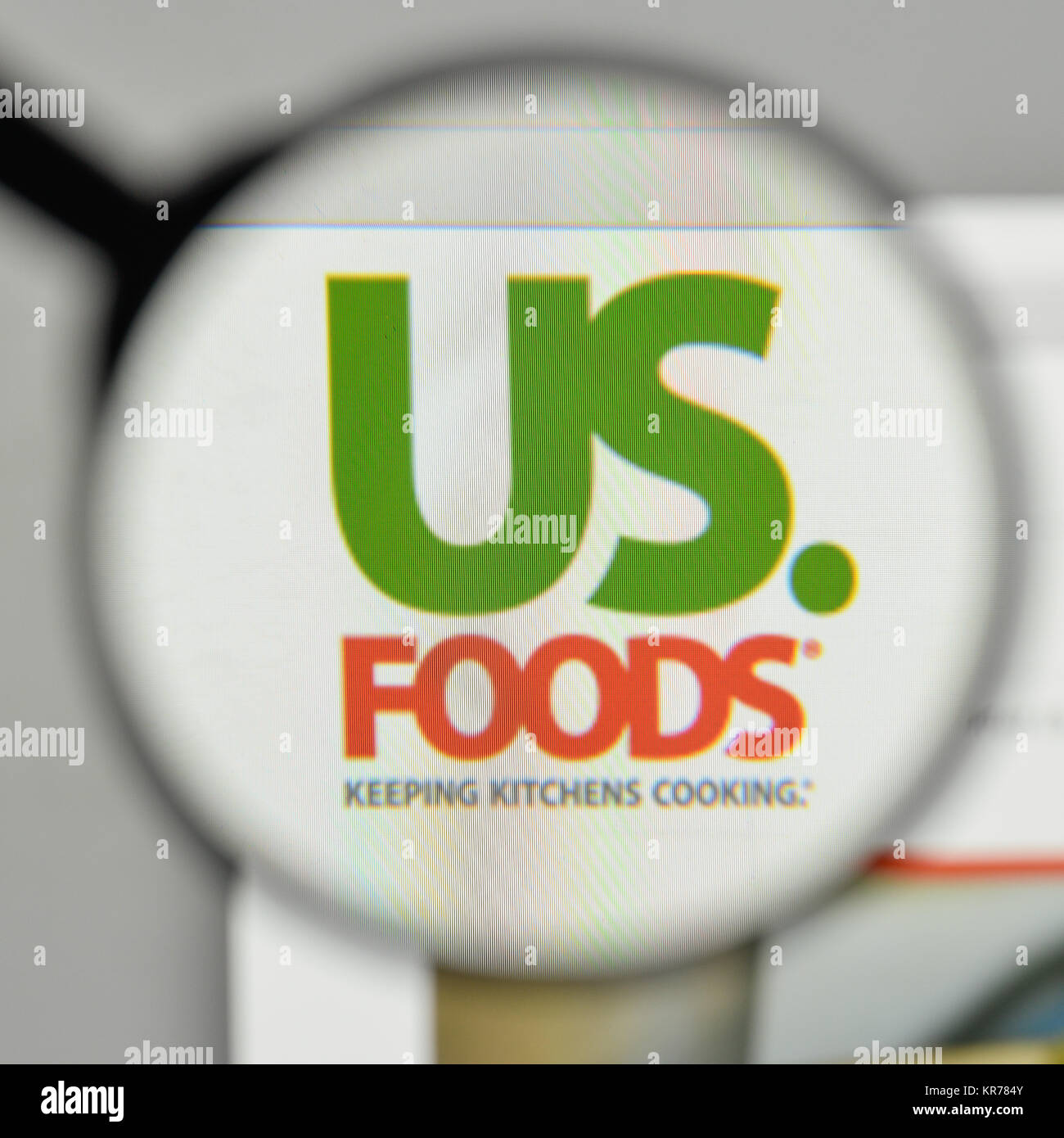 Us foods holding hi-res stock photography and images - Alamy