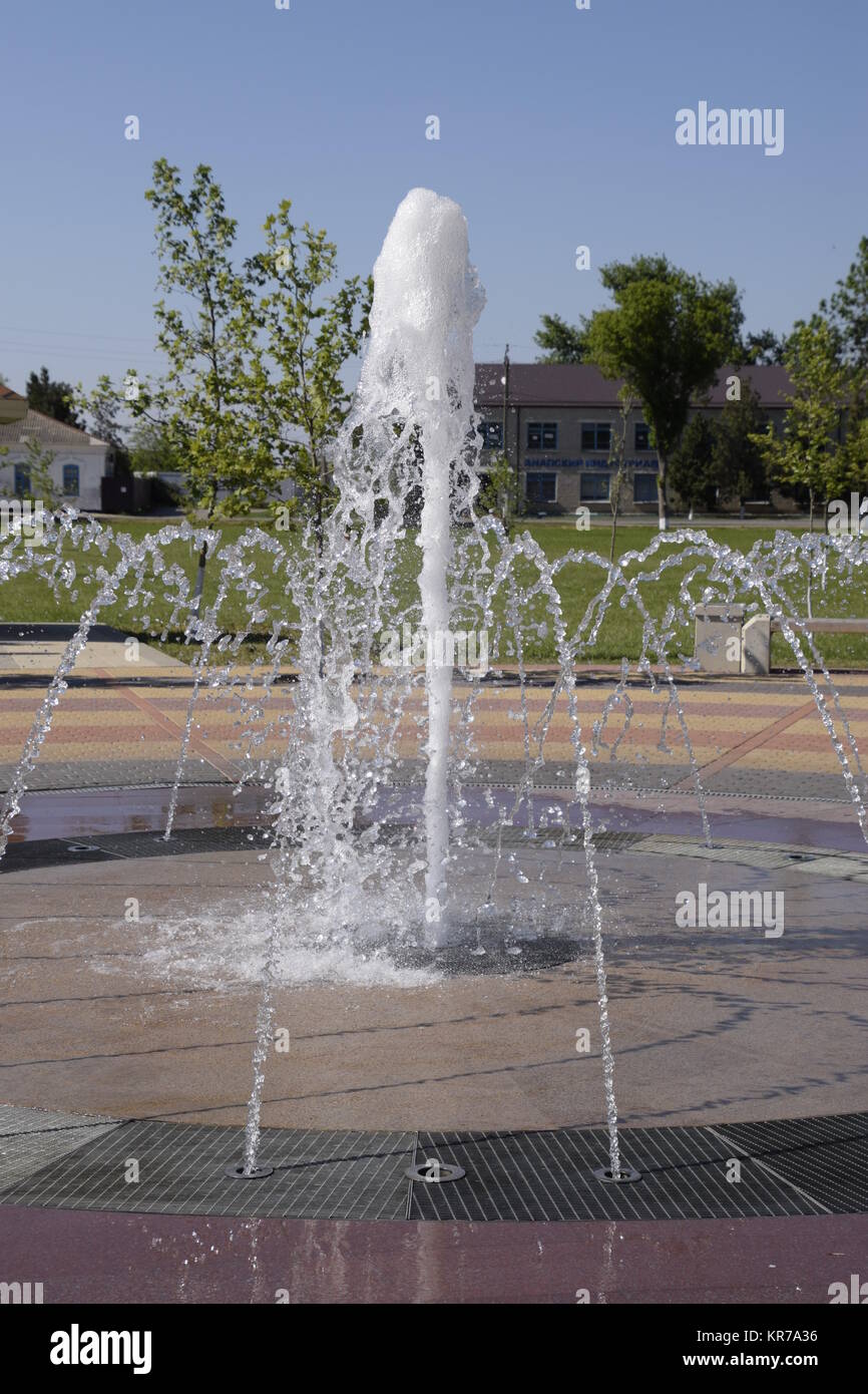 Splashes of a fountain in the park Stock Photo - Alamy