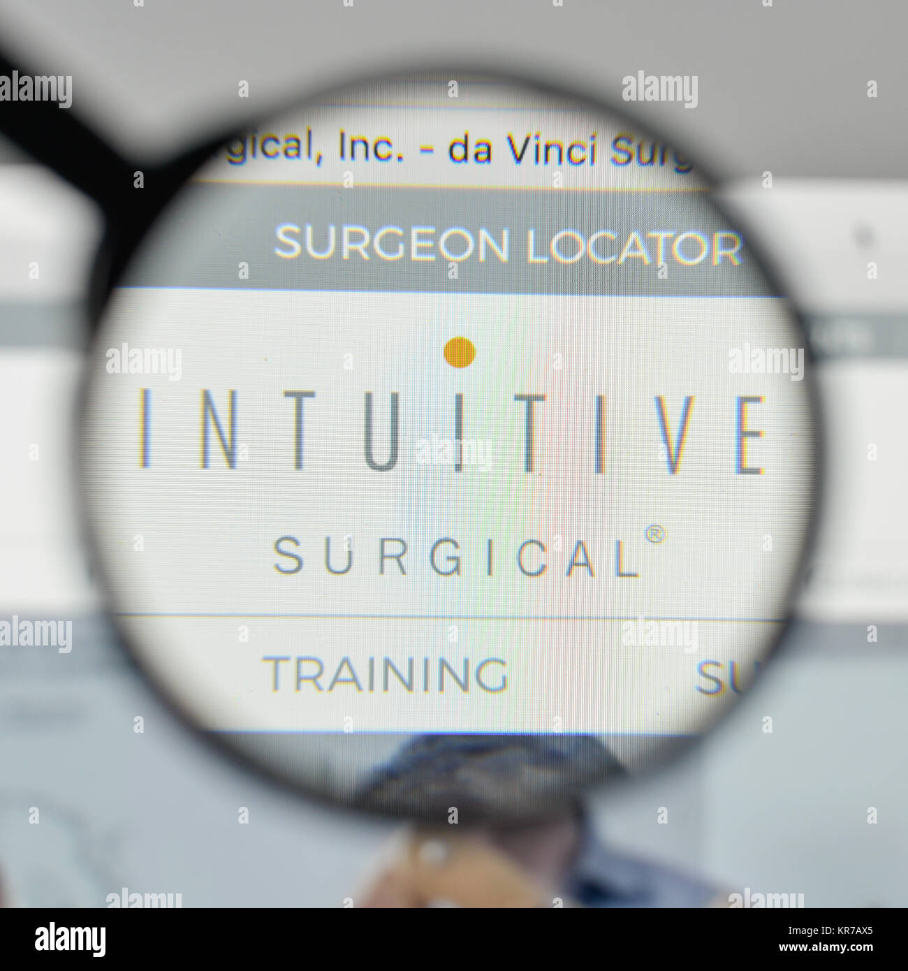Intuitive surgical hi-res stock photography and images - Alamy