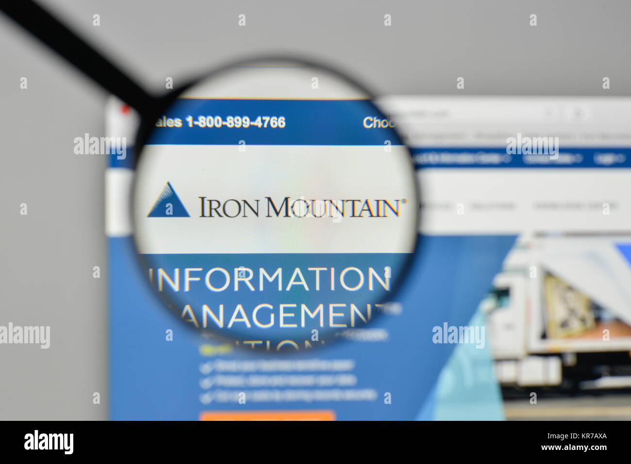 Iron mountain logo hi-res stock photography and images - Alamy