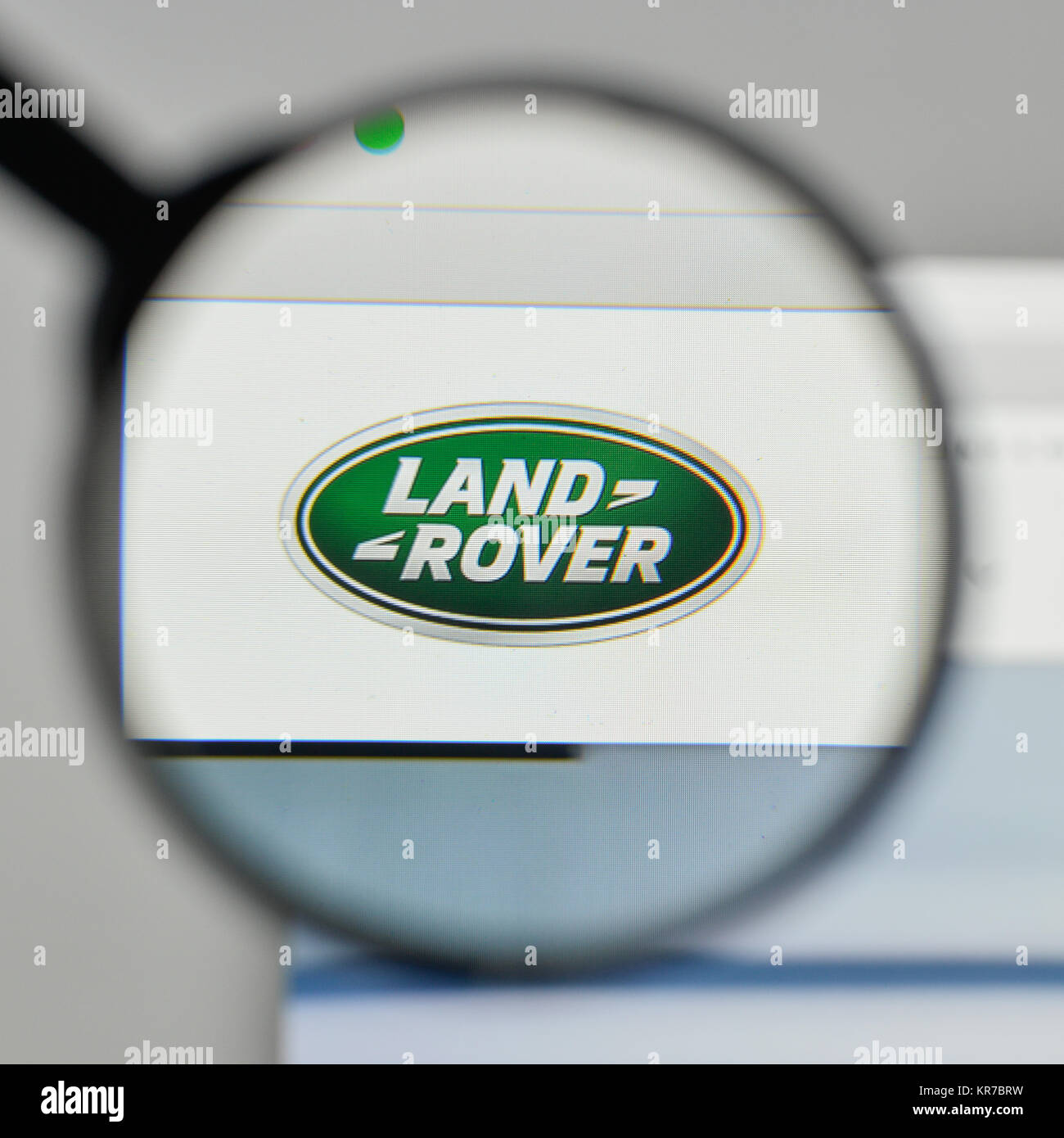 Land rover logo hi-res stock photography and images - Alamy