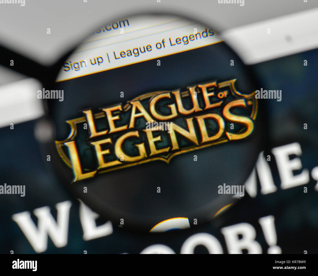 League of legends logo hi-res stock photography and images - Alamy
