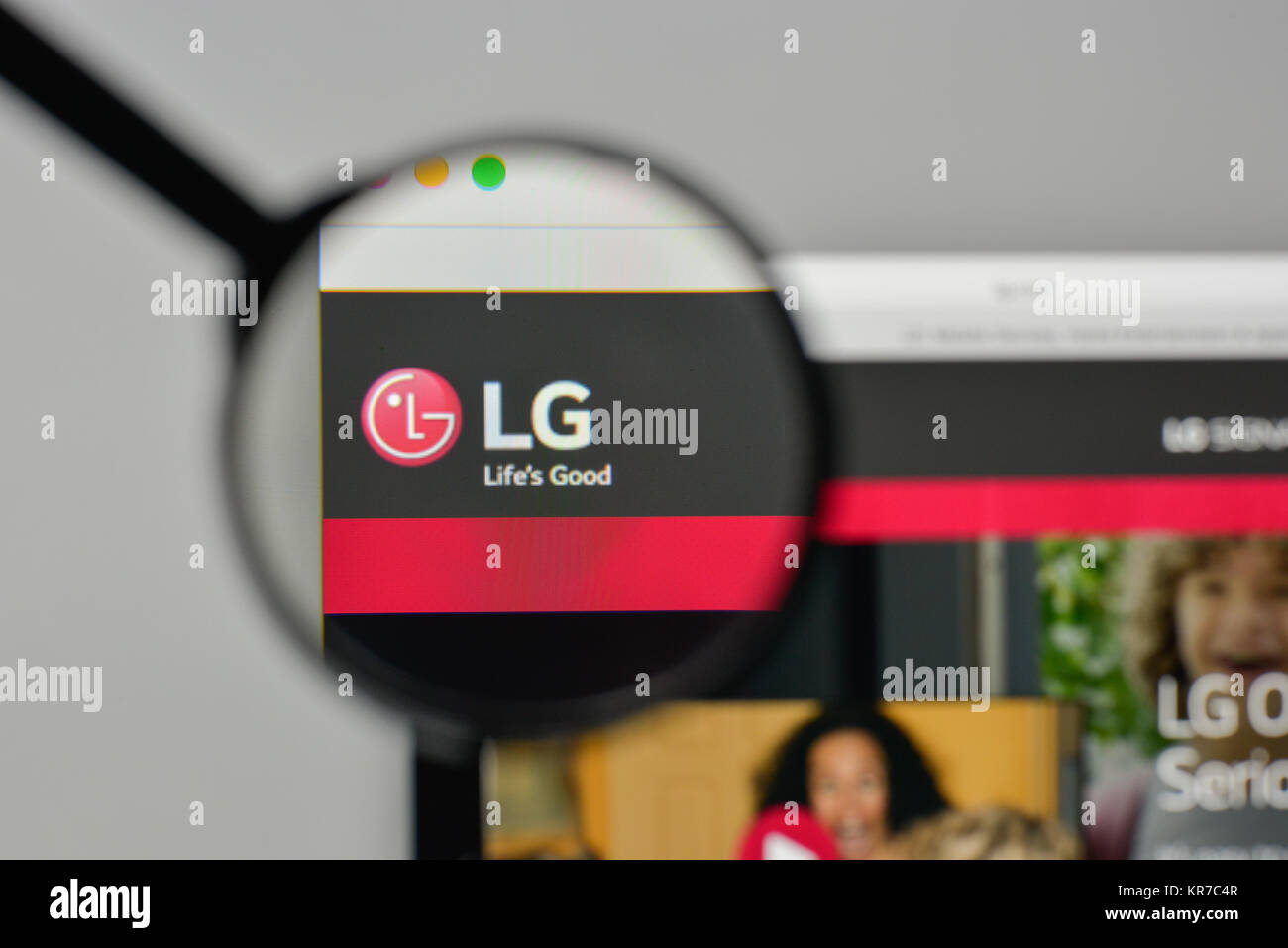 Lg corporation hi-res stock photography and images - Alamy