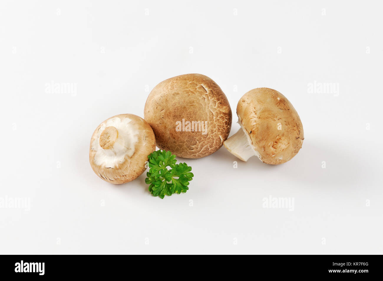 Raw cremini mushrooms Stock Photo - Alamy