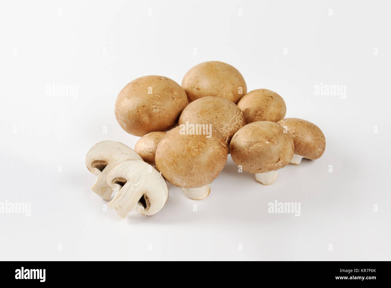 Raw cremini mushrooms Stock Photo - Alamy