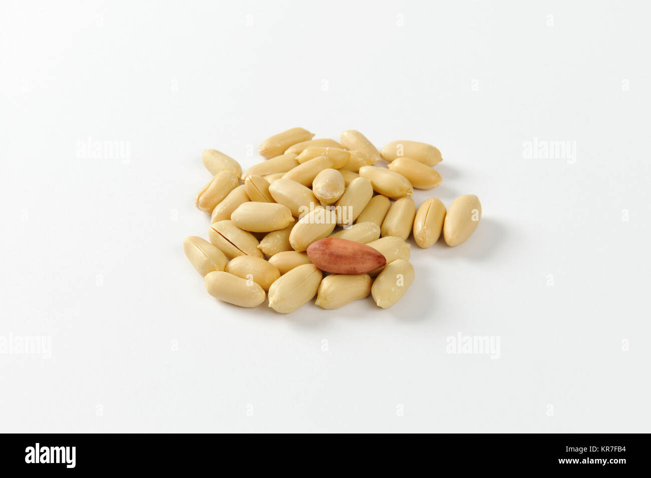 Unsalted shelled peanuts Stock Photo - Alamy
