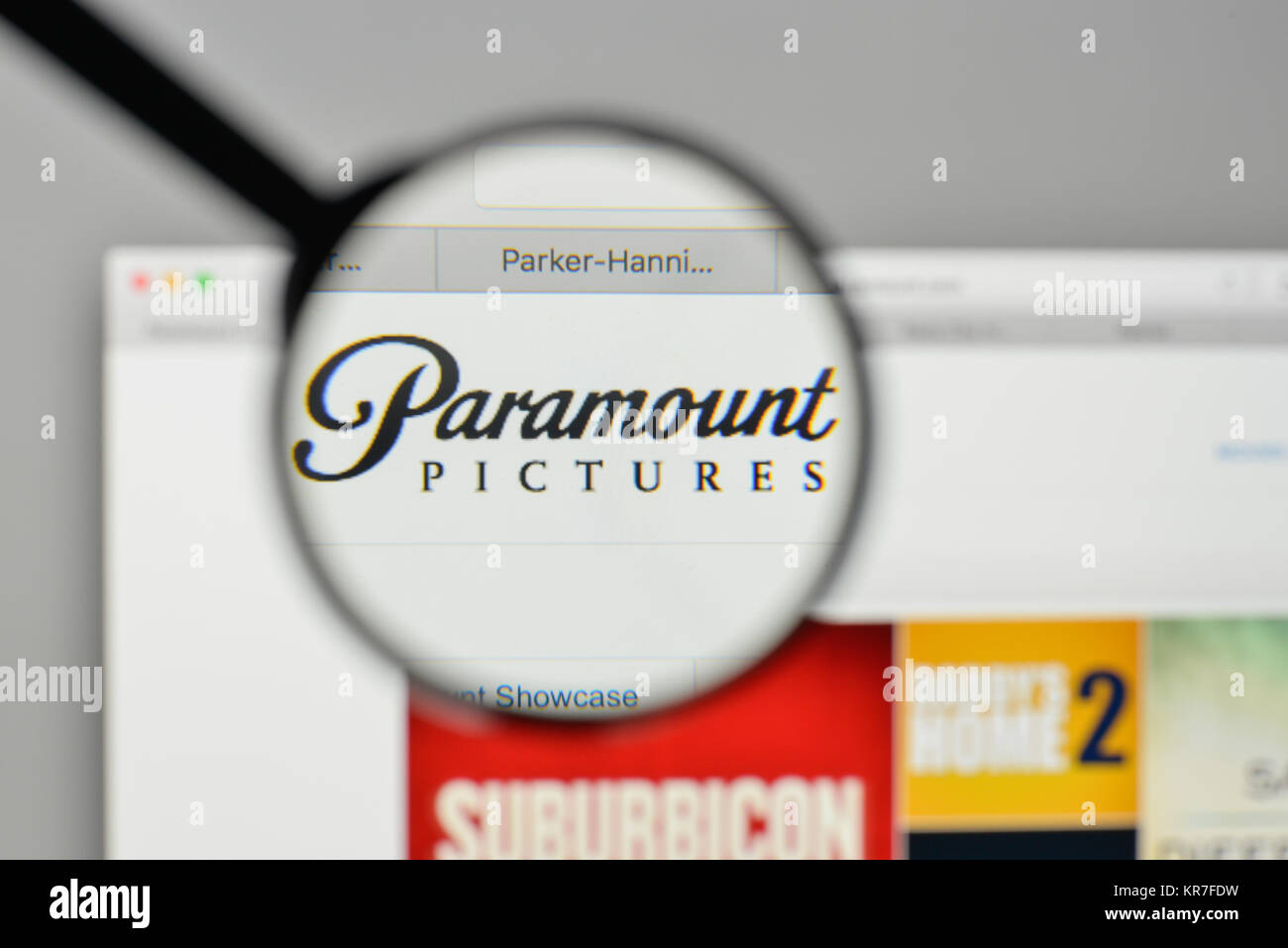 Paramount logo hi-res stock photography and images - Alamy