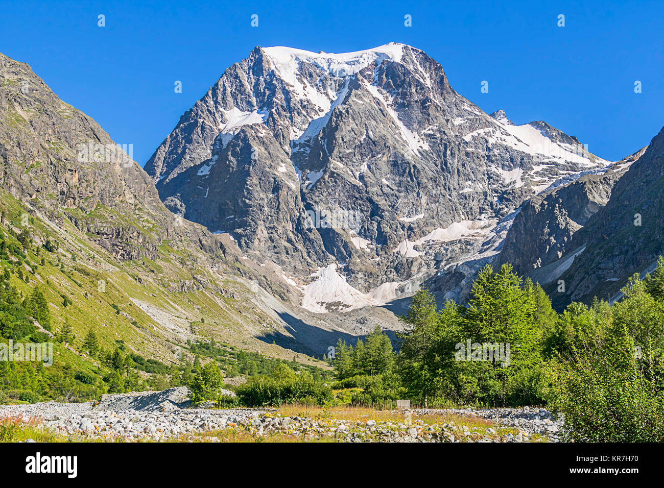 Schweizer alpen gebirgstal hi-res stock photography and images - Alamy