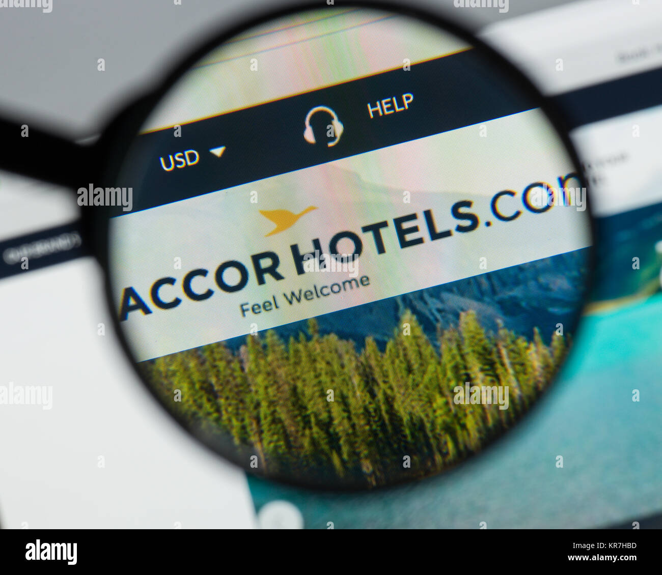Booking com french hi-res stock photography and images - Alamy