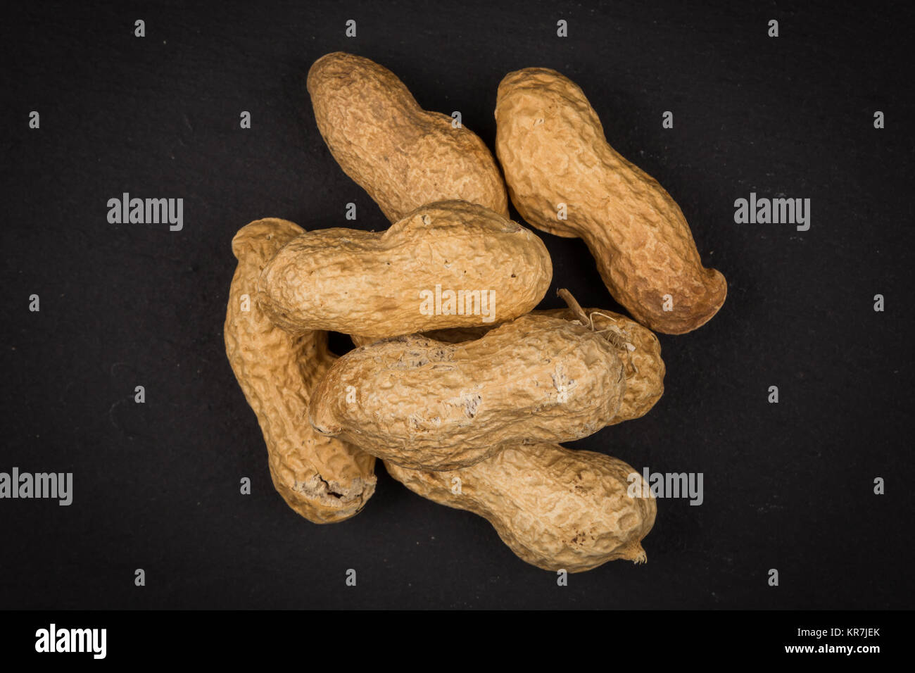 Raw peanuts shells Stock Photo - Alamy