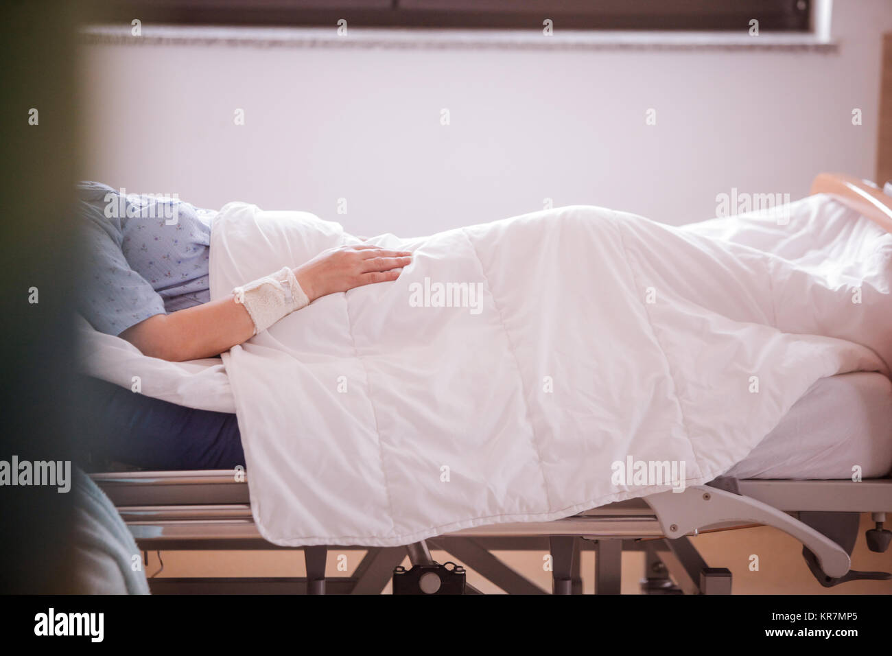 Terminally ill patient sits in bed at a hospice Stock Photo - Alamy