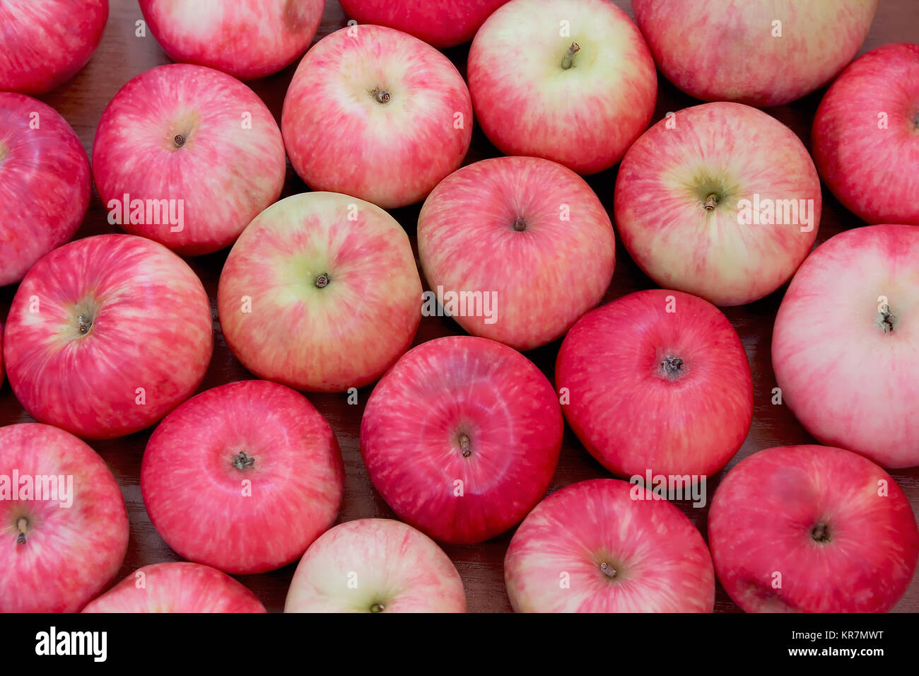 Image of background red ripe appetizing apples Stock Photo - Alamy