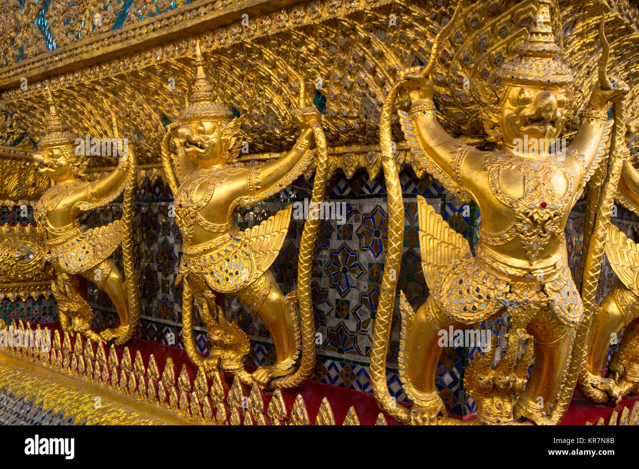 Thailand monkey statue hi-res stock photography and images - Alamy