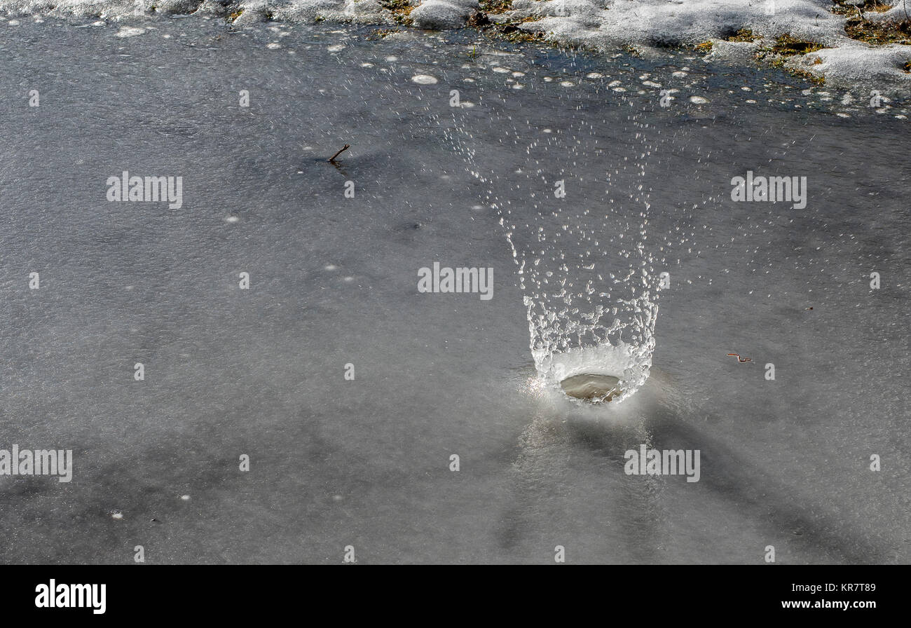 Stone water splash hi-res stock photography and images - Alamy