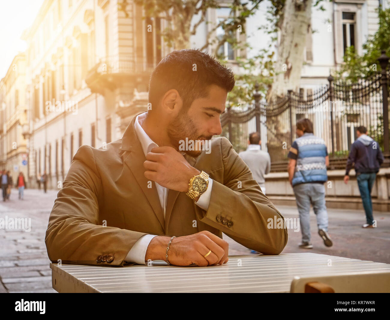 Man candid outside hi-res stock photography and images - Alamy