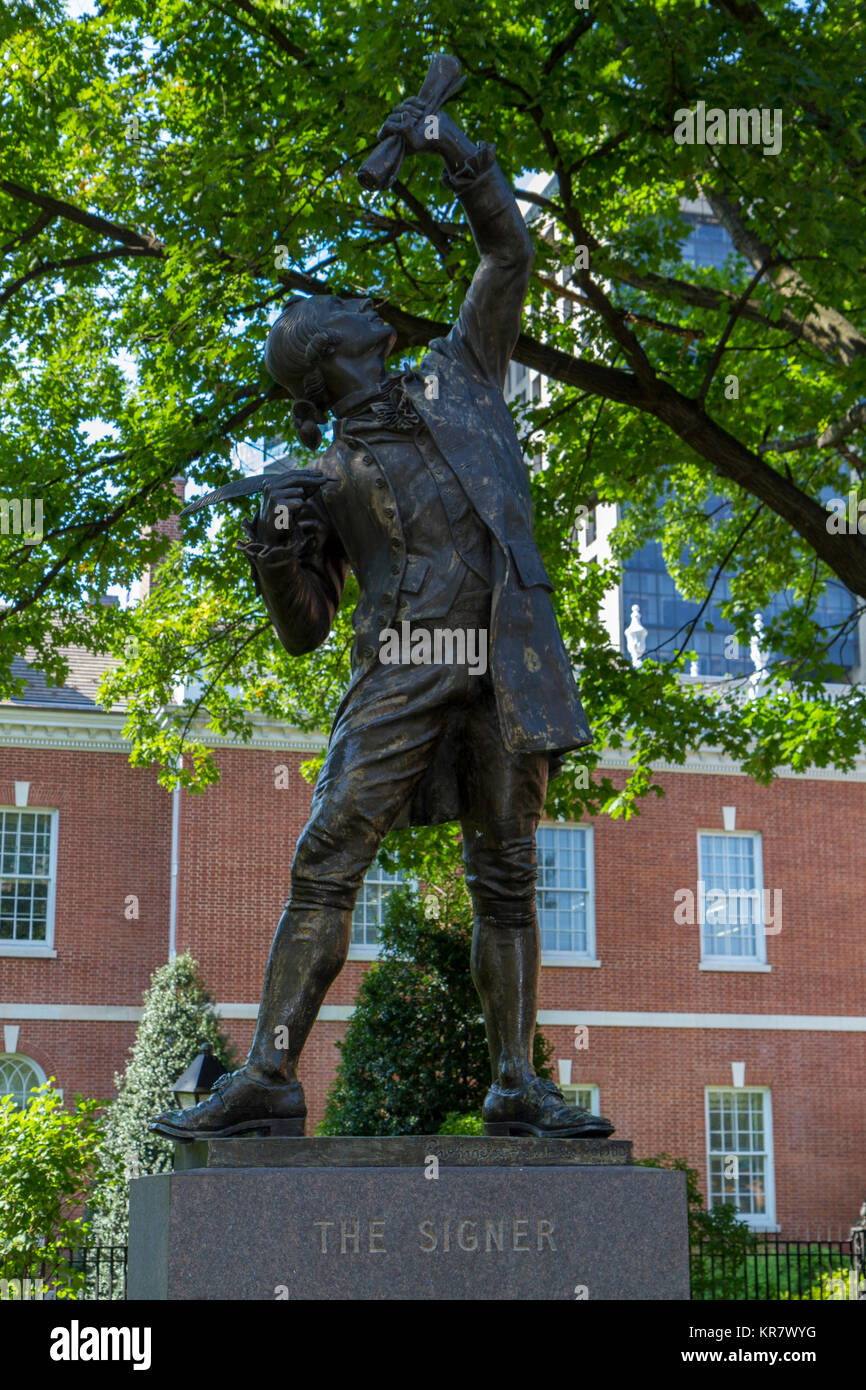 Signers statue hi-res stock photography and images - Alamy