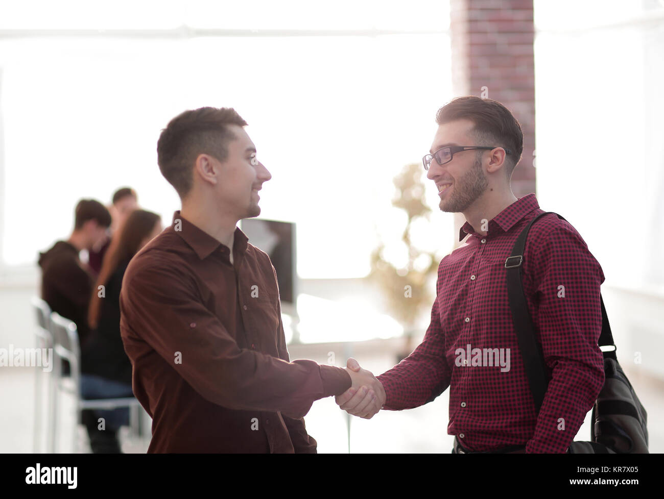 handshake colleagues in the office Stock Photo - Alamy