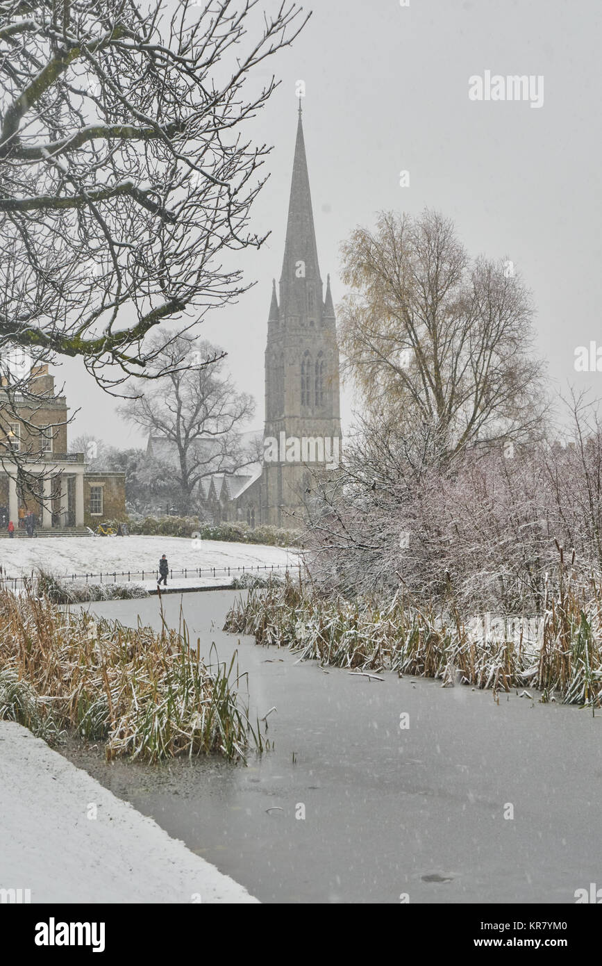 clissold park hackney snow winter Stock Photo - Alamy
