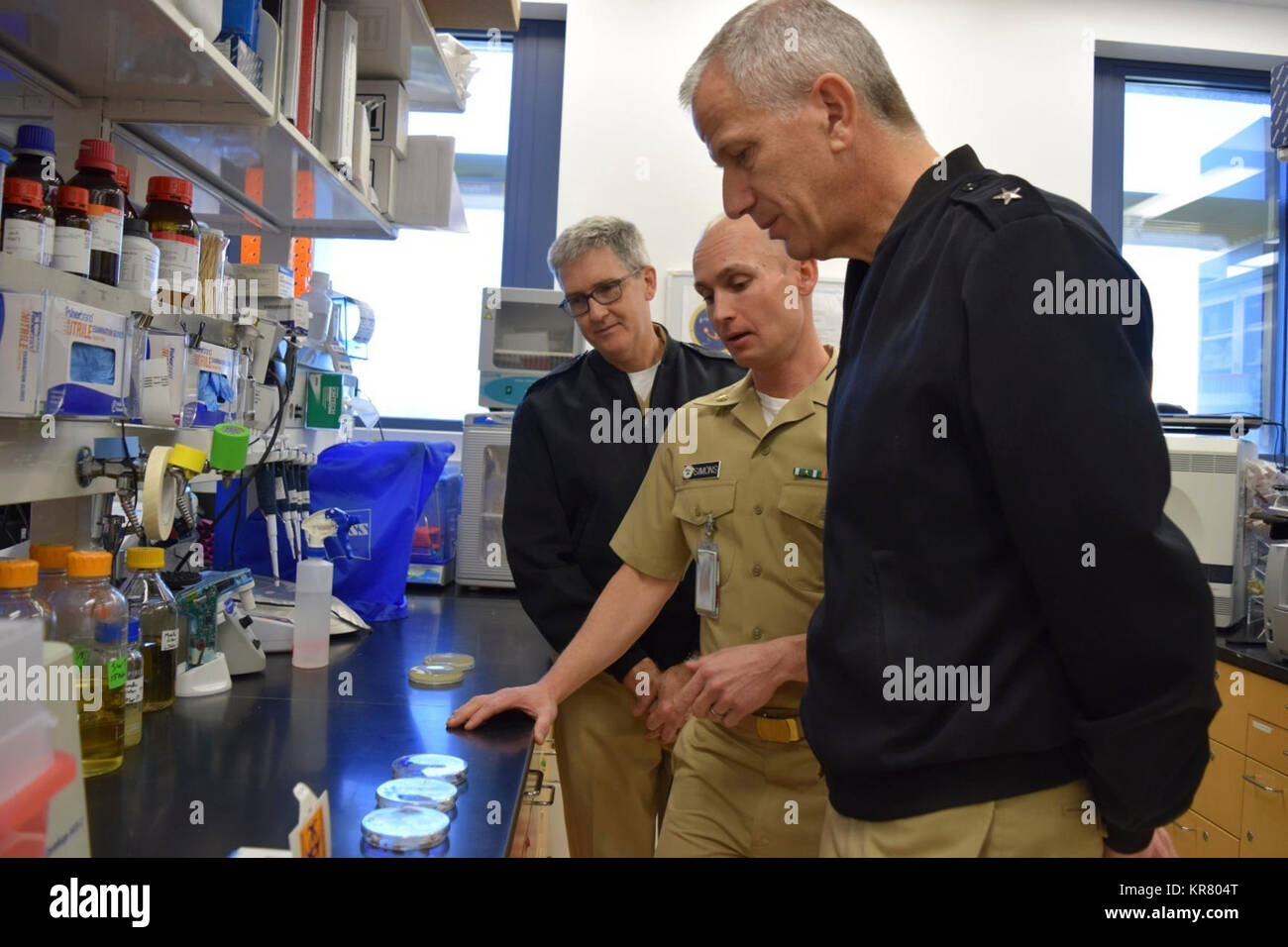 Lt. Cmdr. Mark Simons (center), Naval Medical Research Center (NMRC ...